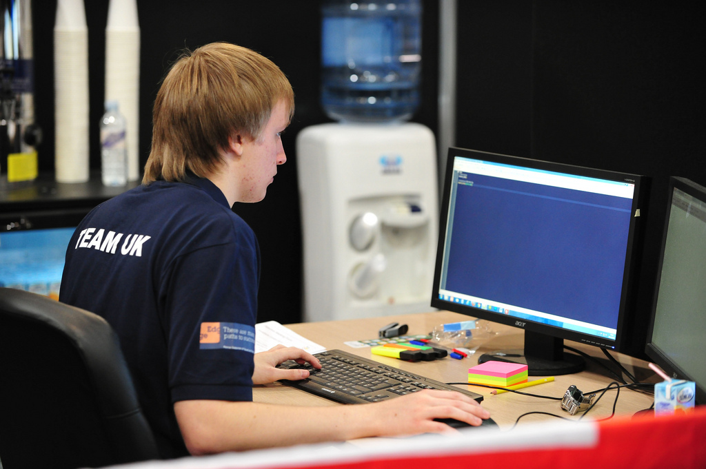 Visual Design vs. Graphic Design: What’s the Difference? - AlleyWatch